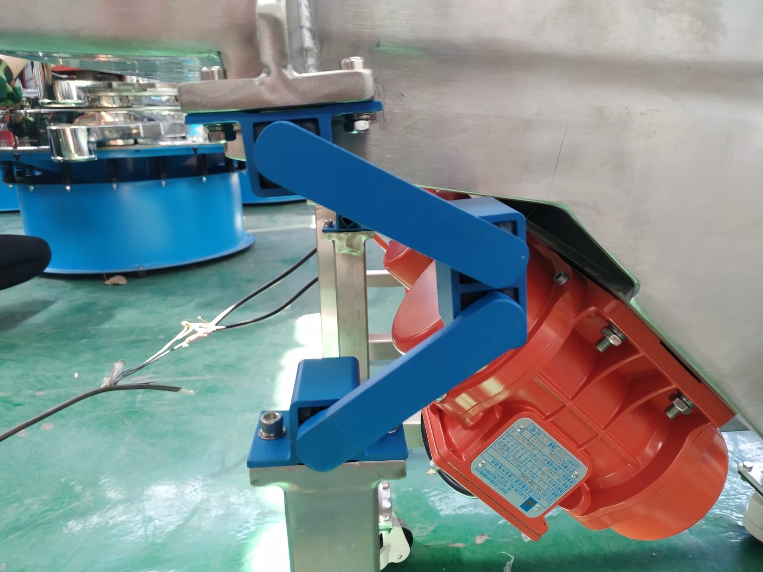 Vibrating Feeder With Elastic Vibration Support - AAREAL Sieving